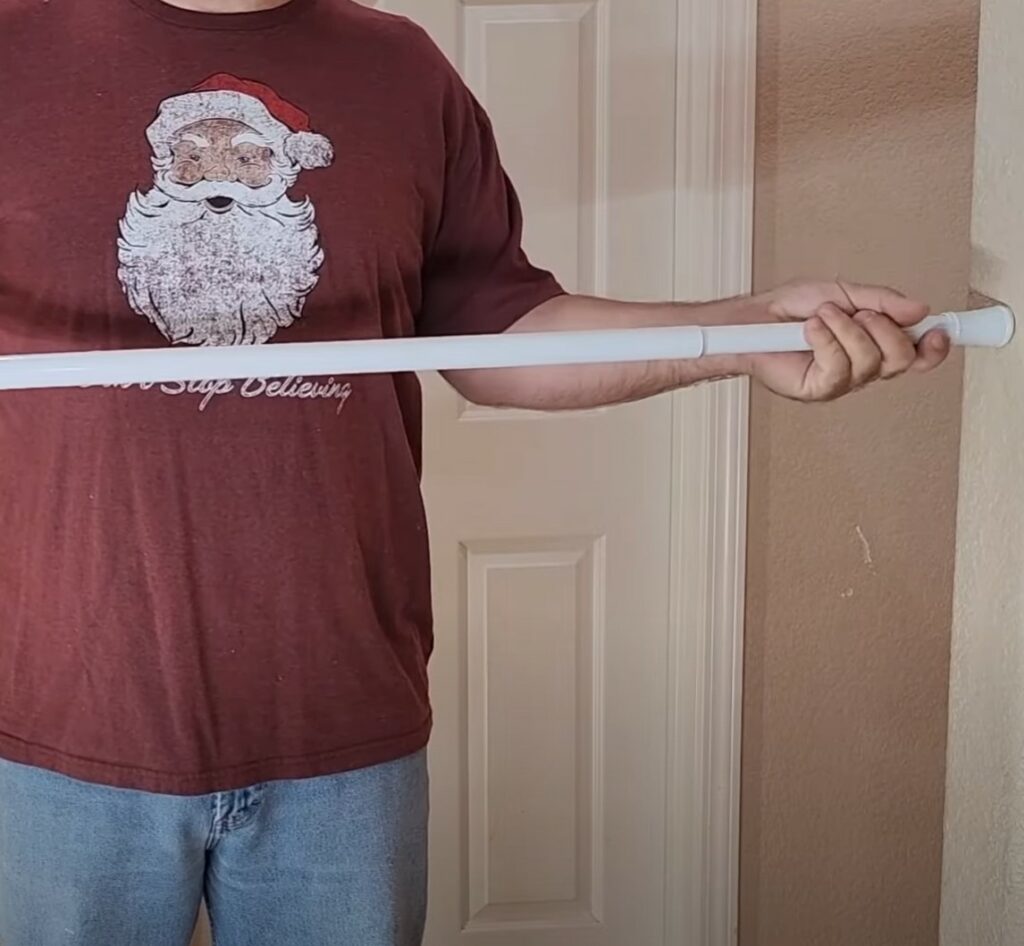 Mom shows why it’s a good idea to stick a tension rod through a pool ...