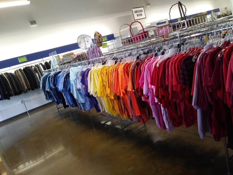 Professional Thrifter Shares The Best Thrift Store Shopping Hacks ...