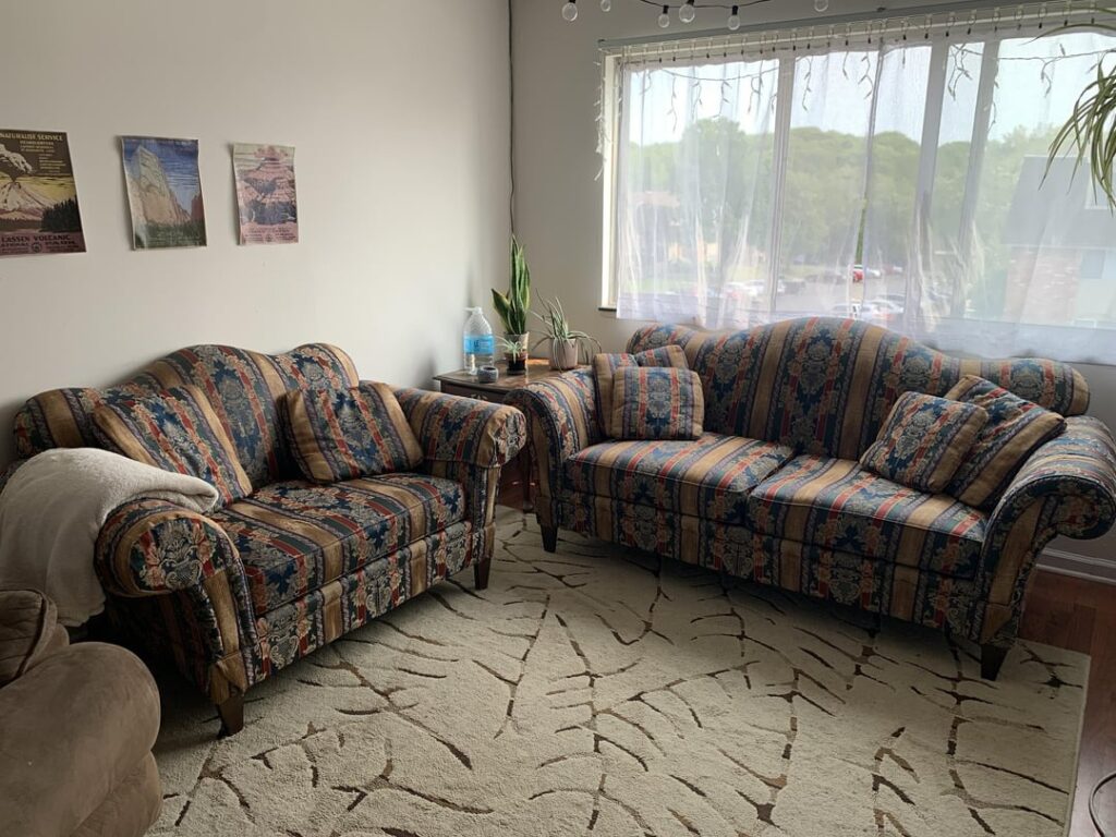 40 outdated home trends that make interior designers cringe