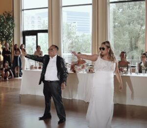 Bride and dad throw on Michael Jackson props and give everyone show ...